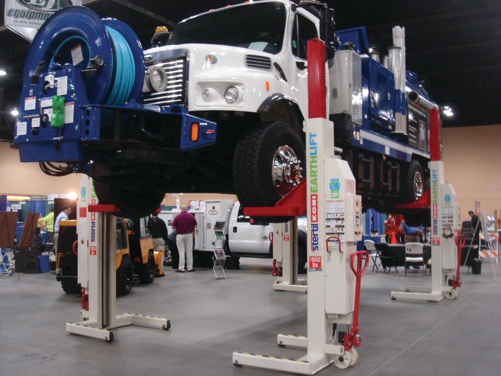 EarthLift mobile lift | Vehicle Service Pros