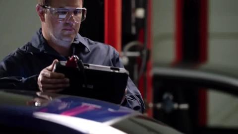 SOLUS Edge Full-Function Scan Tool Video | Vehicle Service Pros