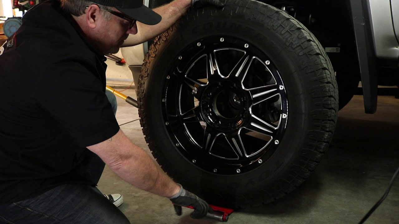 VIDEO: How to use the TRAC Tire Jack | Vehicle Service Pros